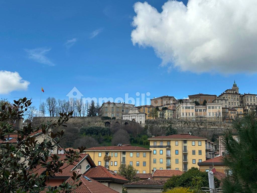 Vendita Appartamento Bergamo. Quadrilocale in via Fra' Damiano de ...