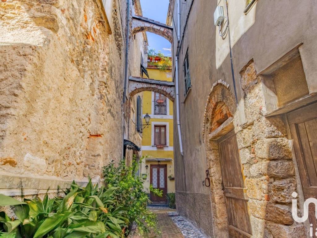 Vendita Terratetto unifamiliare in via Toracco 3 Toirano. Buono stato ...