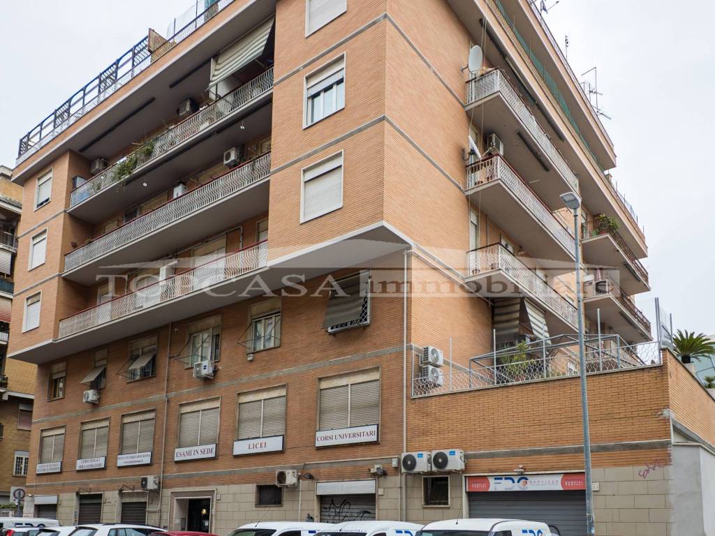 Vendita Appartamento Roma. Trilocale in via Ernesto Nathan 51. Da ...