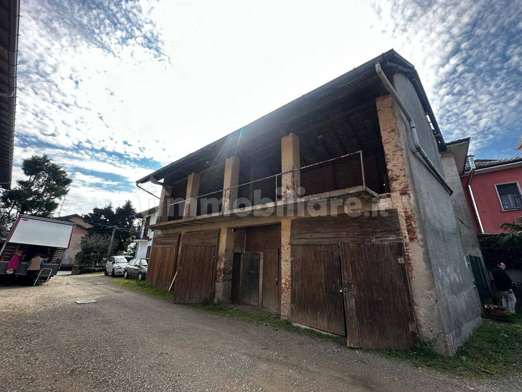 Vendita Rustico in via Padre Reginaldo Giuliani 748 Cavaria con ...