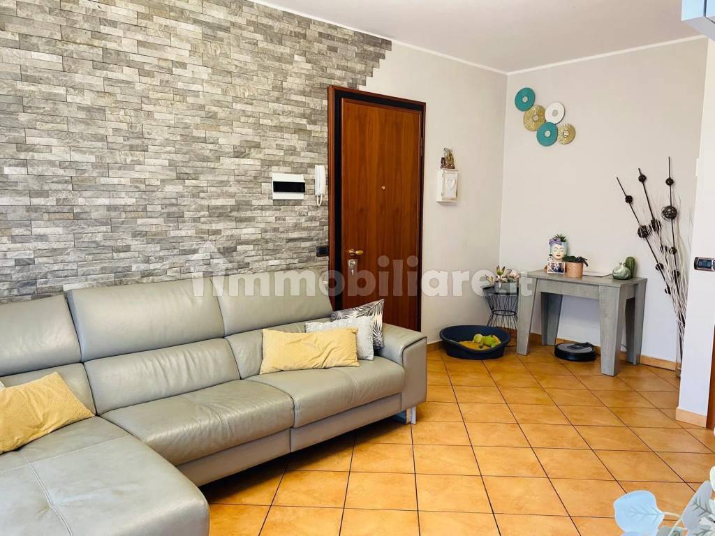 Sale Apartment Saronno. 4-room flat in via Fratelli Cervi 23. Excellent ...