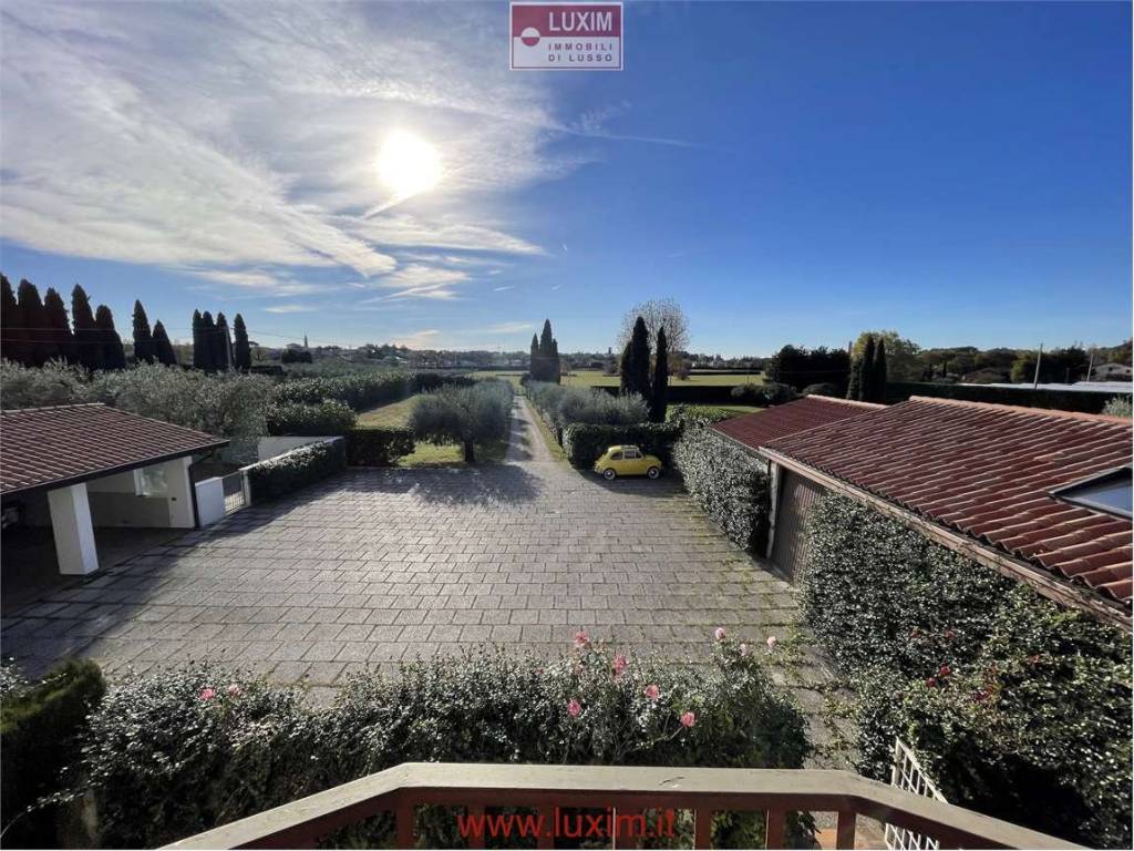 Sale Two-family villa in via volta Bassano del Grappa. Good condition ...