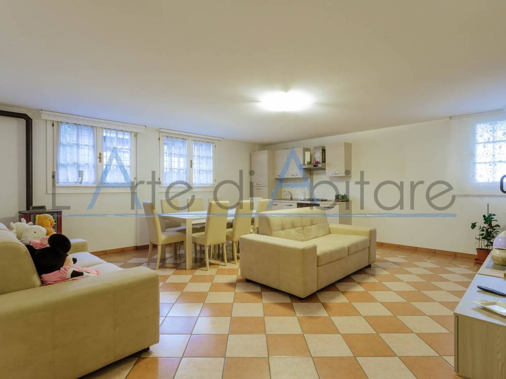 Vendita Soffitta in via Roma 35 Casalserugo. Buono stato, posto auto ...