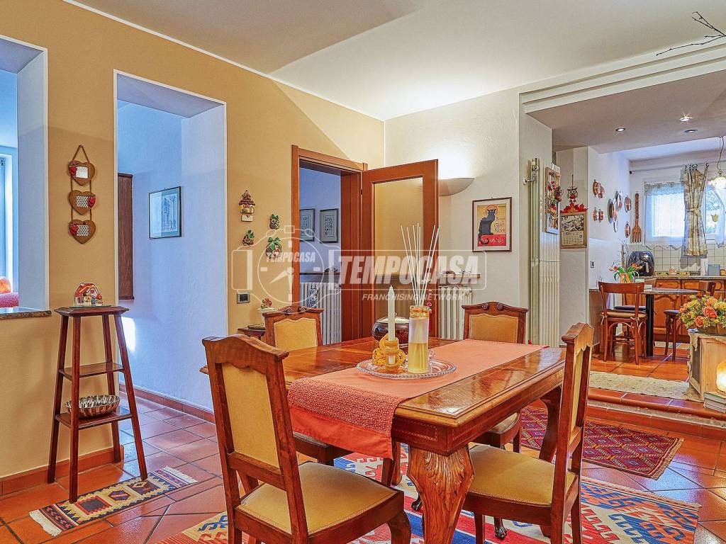 Vendita Appartamento Arcisate. Trilocale in via del Dovese. Buono stato ...