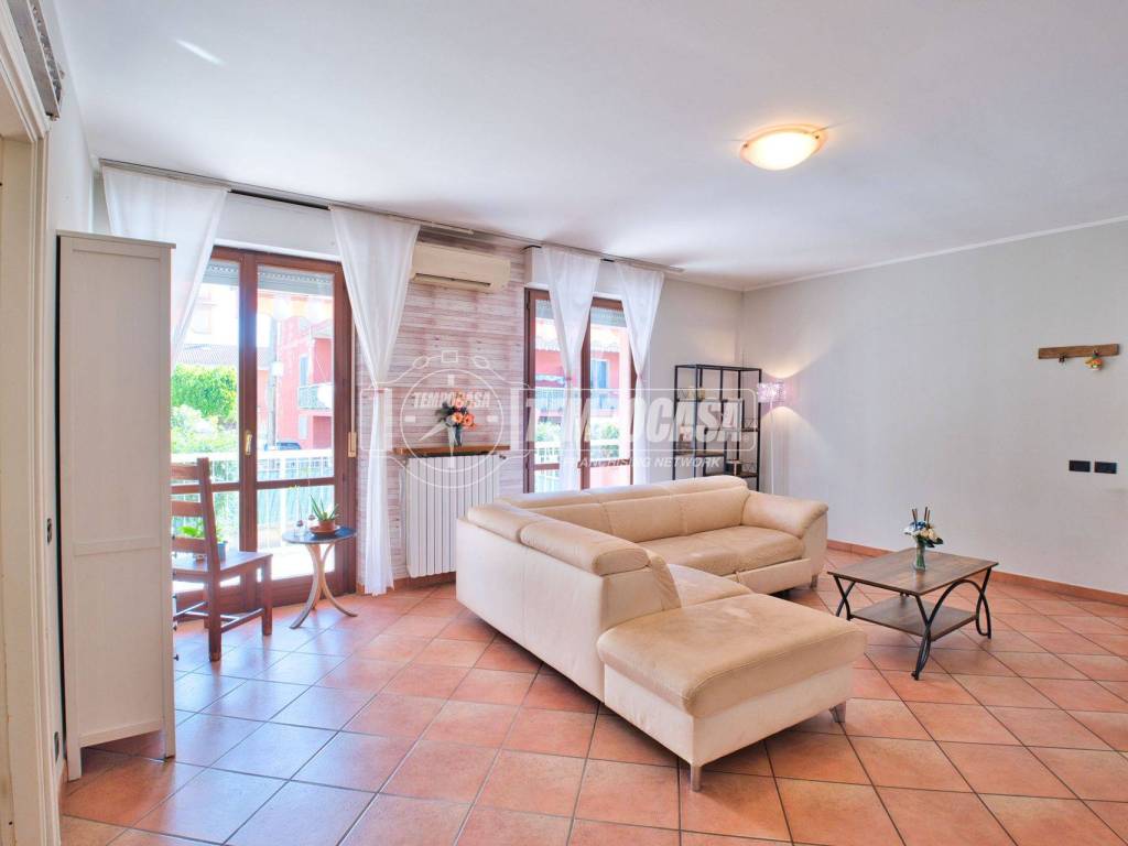 Vendita Appartamento Cameri. Trilocale in Strada Privata Sesia. Buono ...