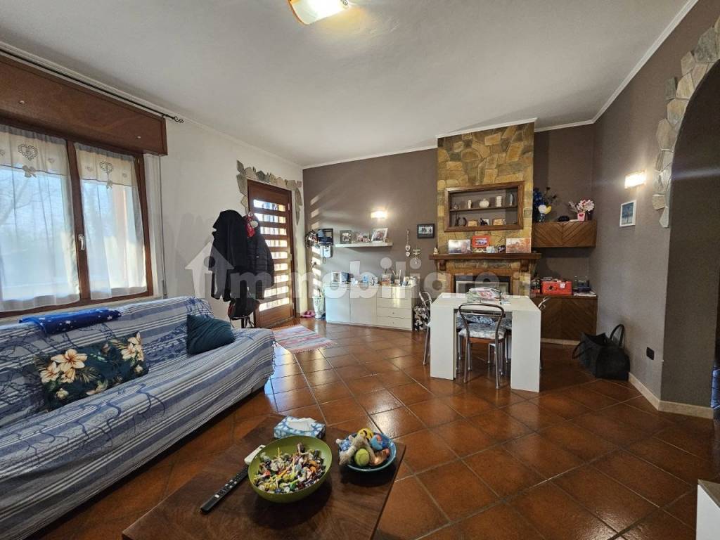 Vendita Villa unifamiliare Galliate. Ottimo stato, posto auto, con ...