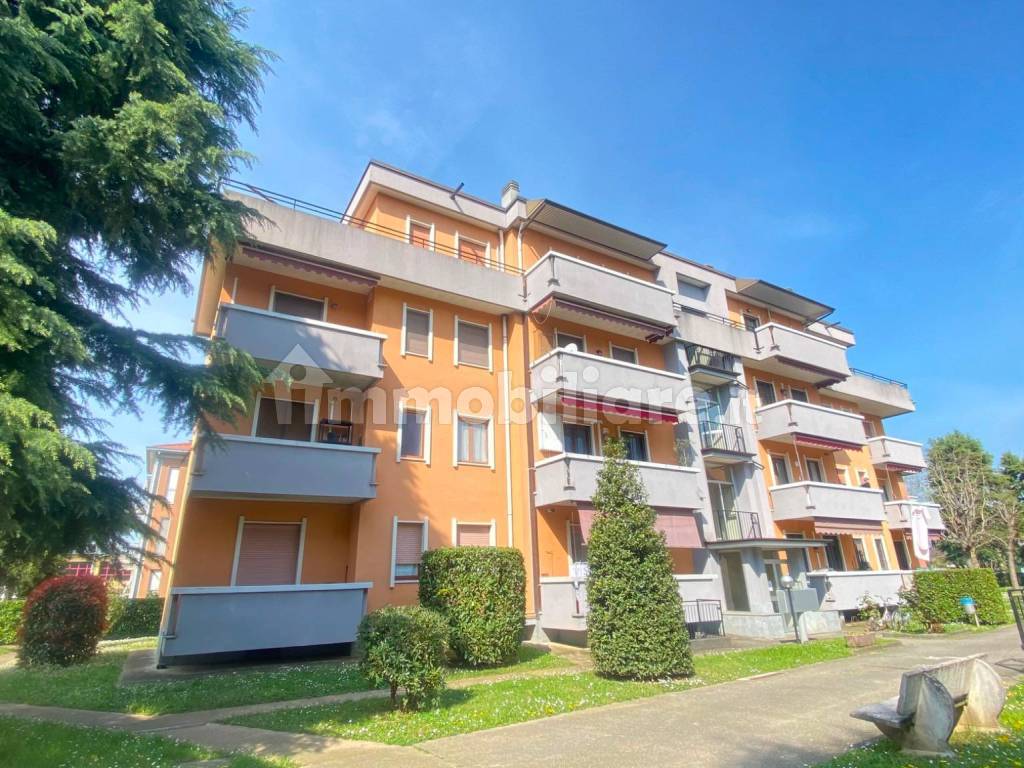 Vendita Appartamento Roncello. Trilocale in via Don Giuseppe Locatelli ...