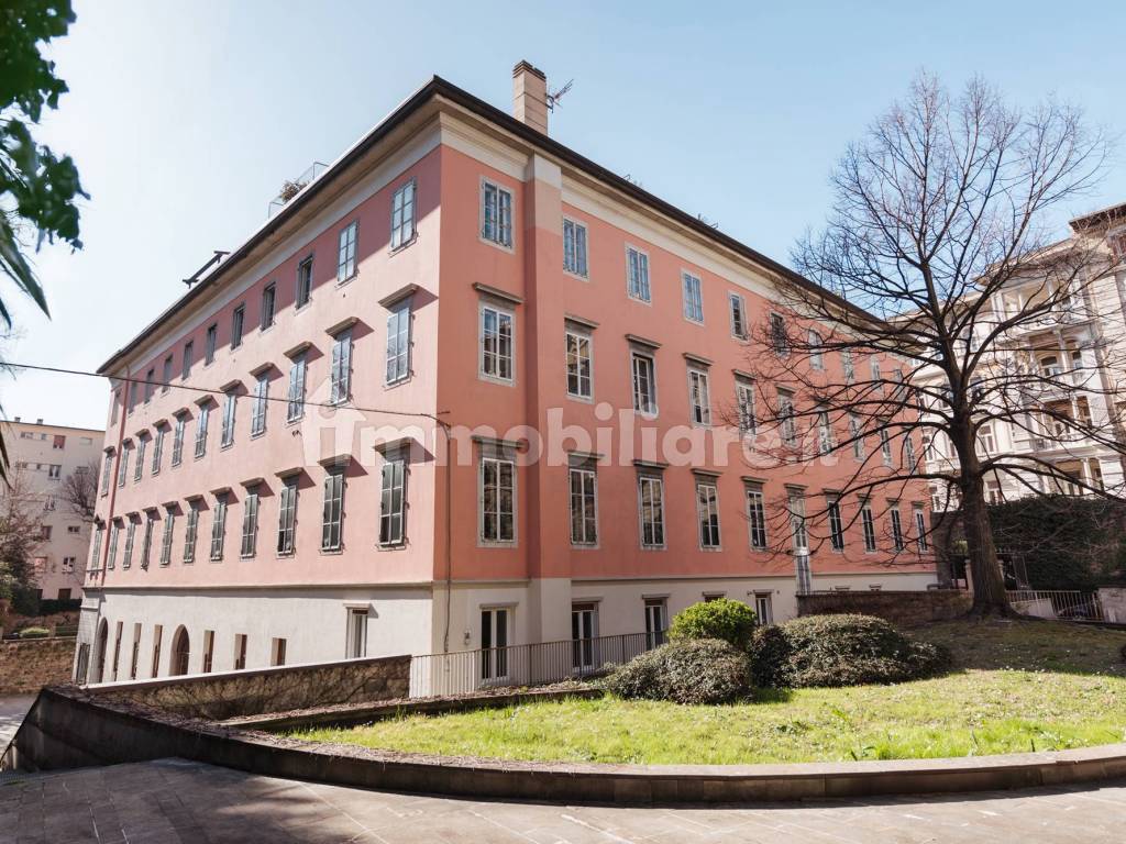 Vendita Appartamento Trieste. Bilocale in piazza Alberto e Kathleen ...