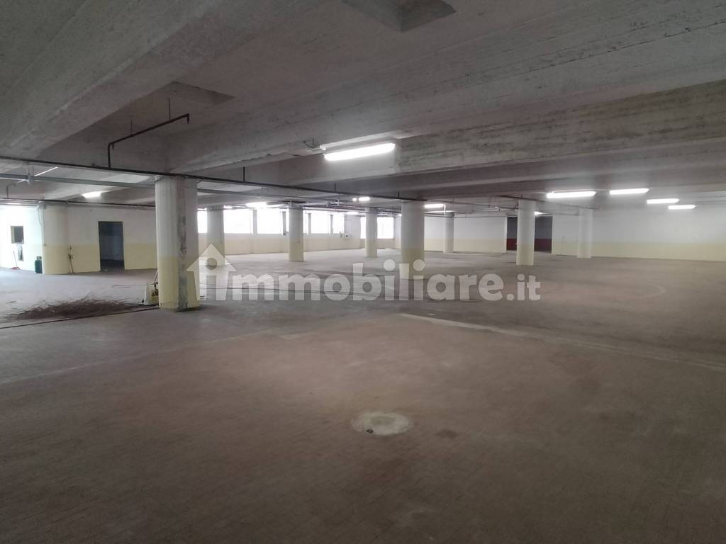 Entrepôt - Dépôt via Borgaro 114, Turin, Ref. 119678424 - Immobiliare.it