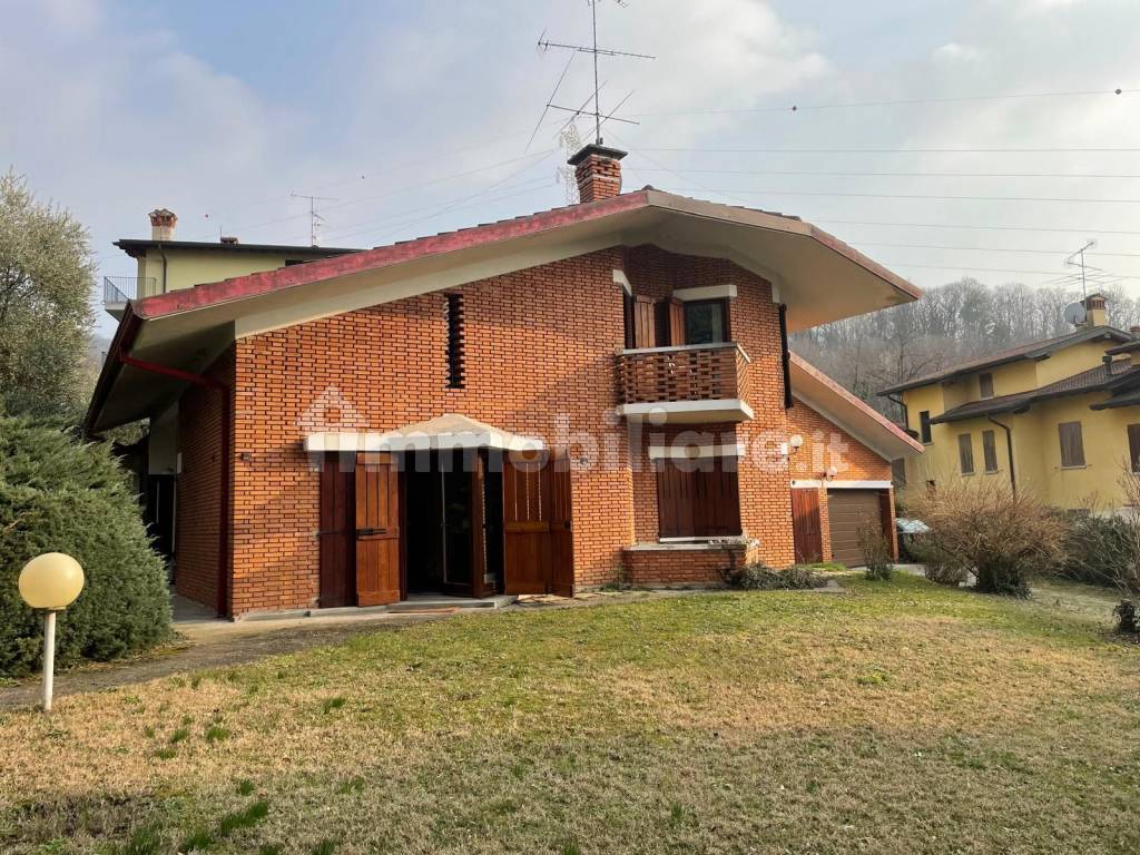 Sale Two-family villa Concesio. To be refurbished, parking space, with ...