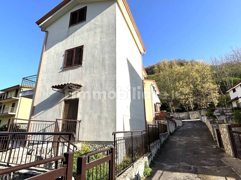 Vendita Villa a schiera in via Gaudi Monteforte Irpino. Buono stato ...