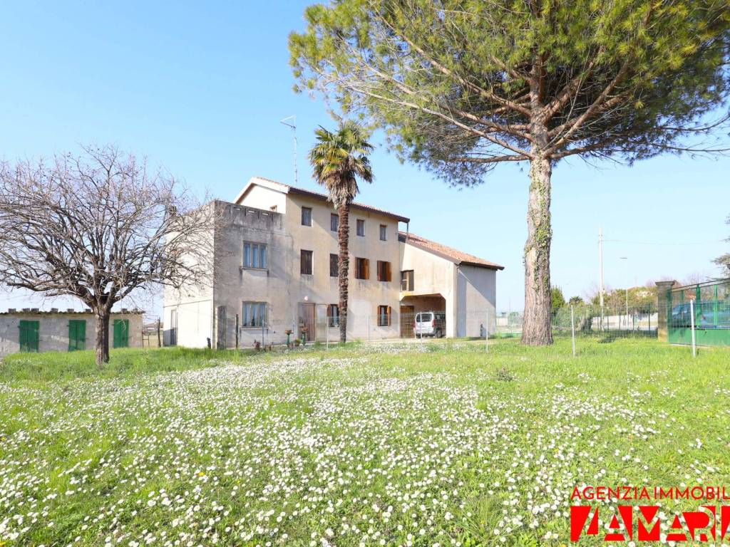 Vendita Casale in via Pordenone 32 San Michele al Tagliamento. Buono ...