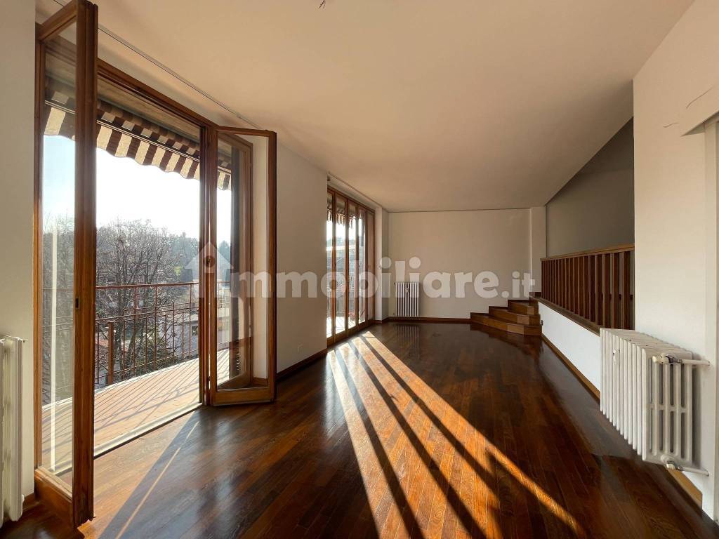 Sale Penthouse in via Francesco Crispi 18 Varese. Good condition ...