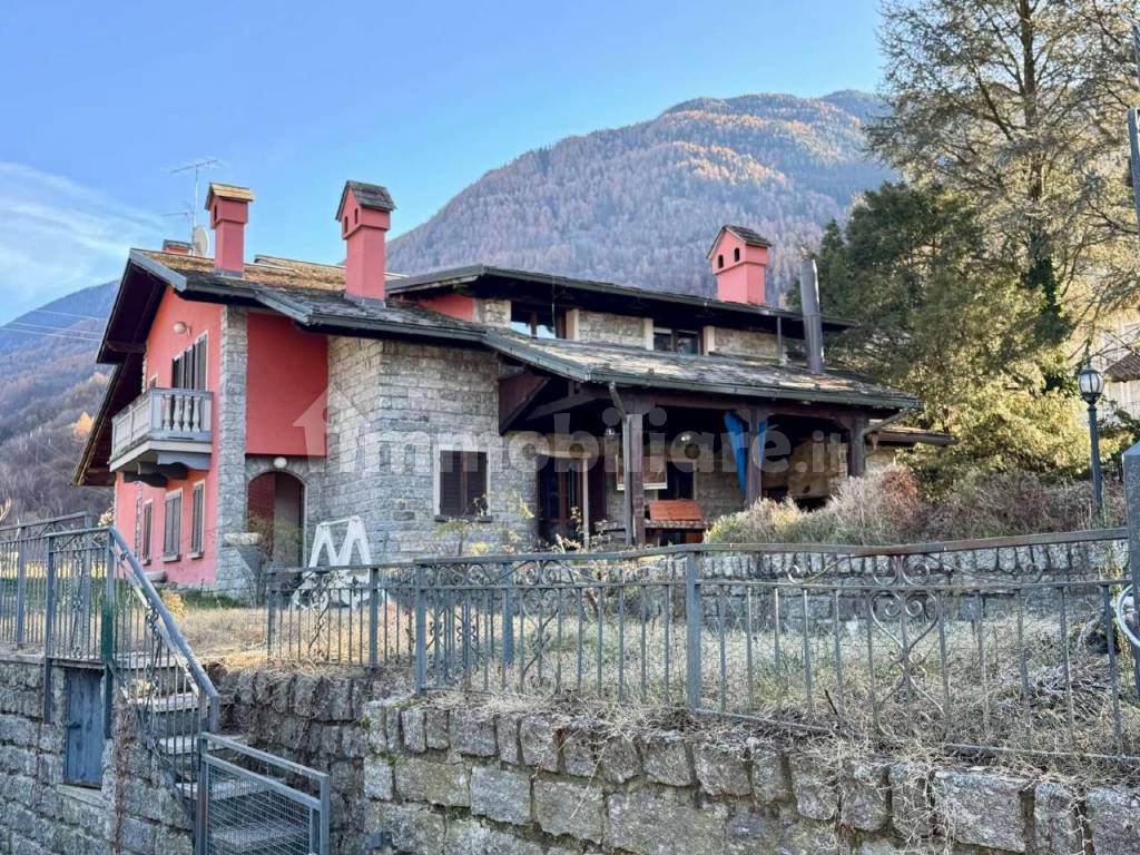 Vendita Villa unifamiliare in via Caselli Teglio. 845 m², rif. 119799818