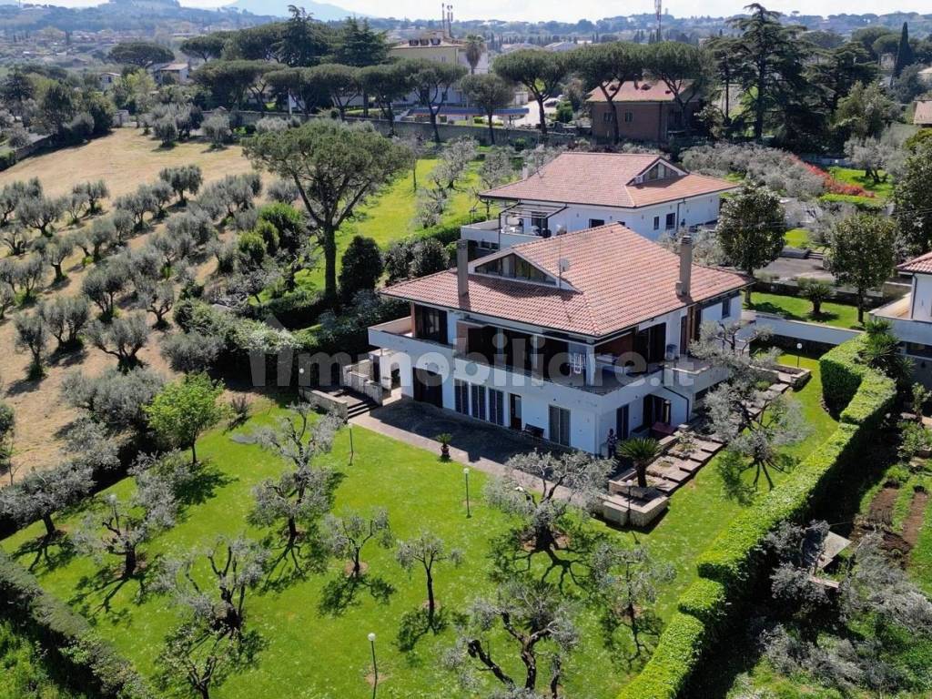 Sale Two-family villa in via Tuscolana 34 Frascati. Good condition ...