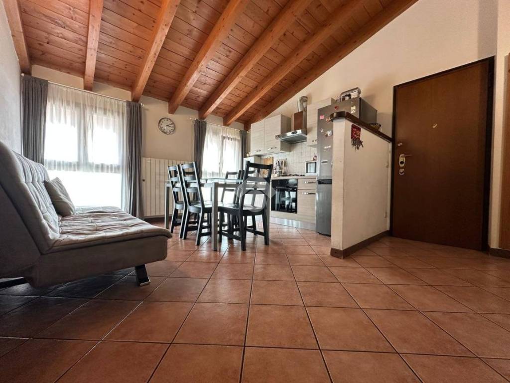 Vendita Appartamento Pessano con Bornago. Trilocale in via Cascina ...