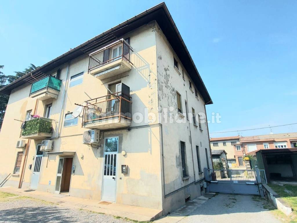 Vendita Appartamento Bregnano. Trilocale in via Giuseppe Garibaldi 6 ...