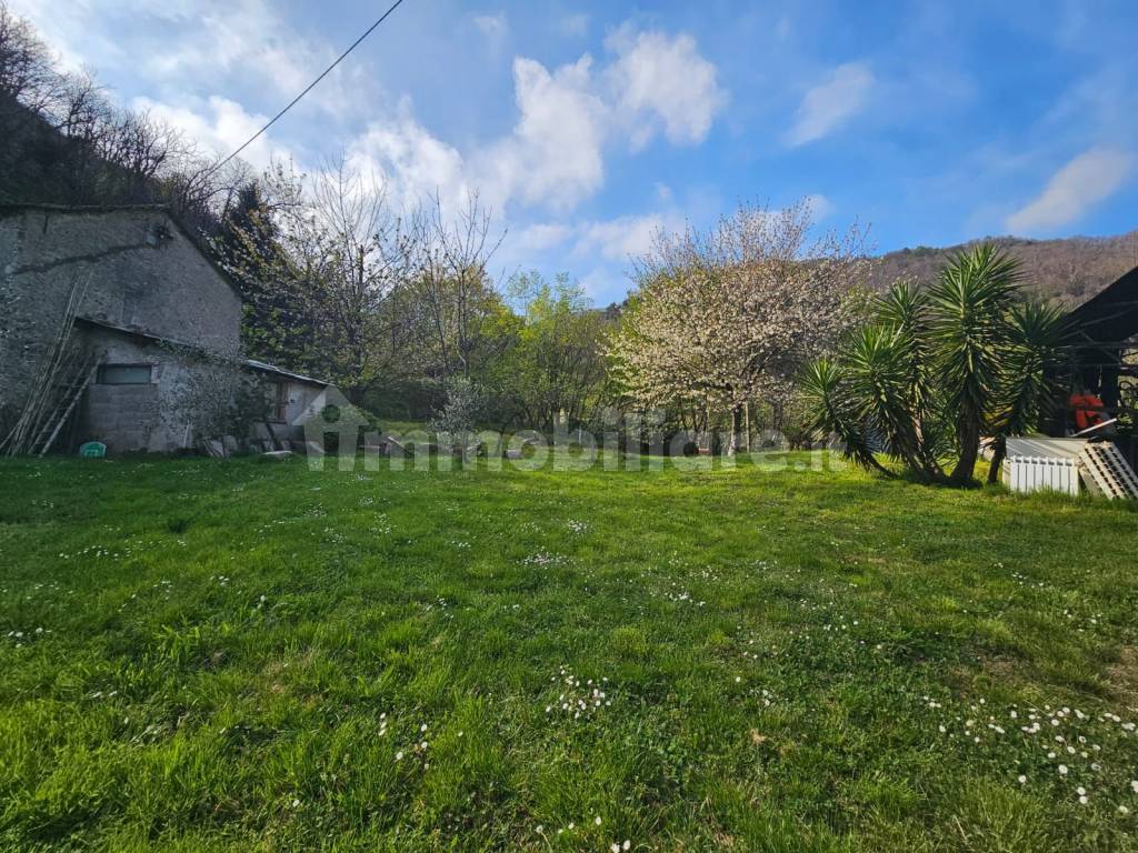 Vendita Rustico in salita San Carlo di Cese Genova. Da ristrutturare ...