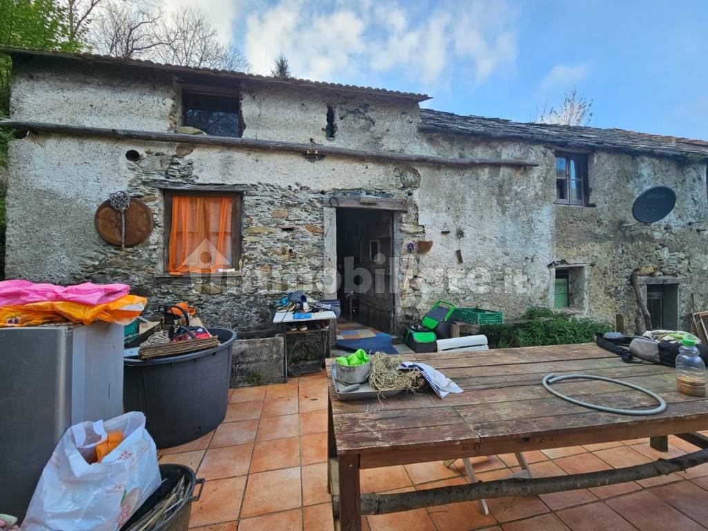 Vendita Rustico in salita San Carlo di Cese Genova. Da ristrutturare ...