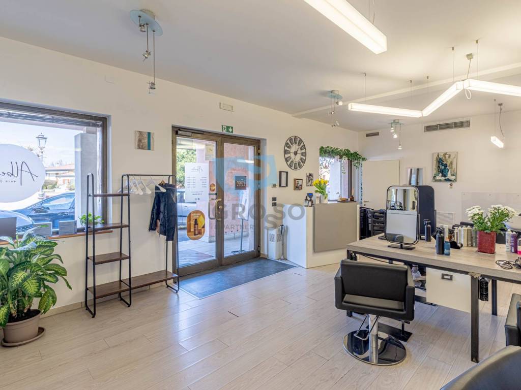 Parrucchiere - Barbiere piazza San Pio X, Casier, Rif. 119900424 - Immobiliare.it