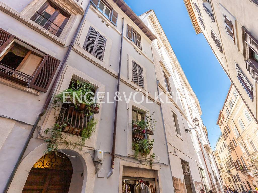 Vendita Appartamento Roma. Bilocale in via del Governo Vecchio. Buono ...