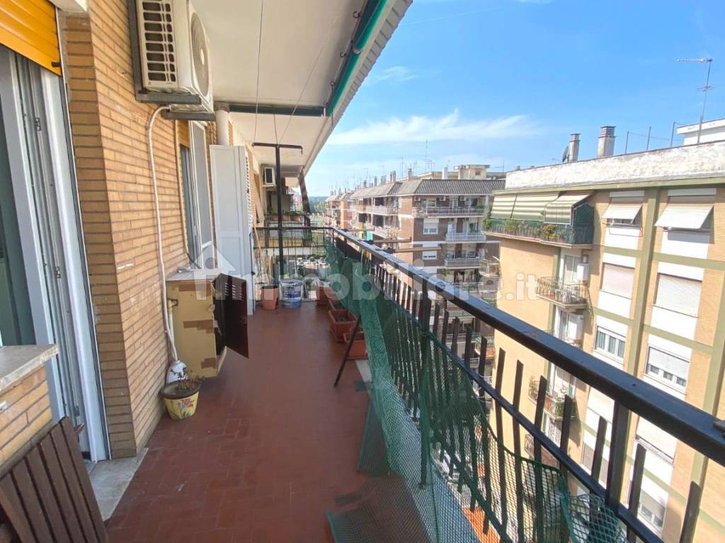 Vendita Appartamento Roma. Trilocale in via Val Maggia. Buono stato ...