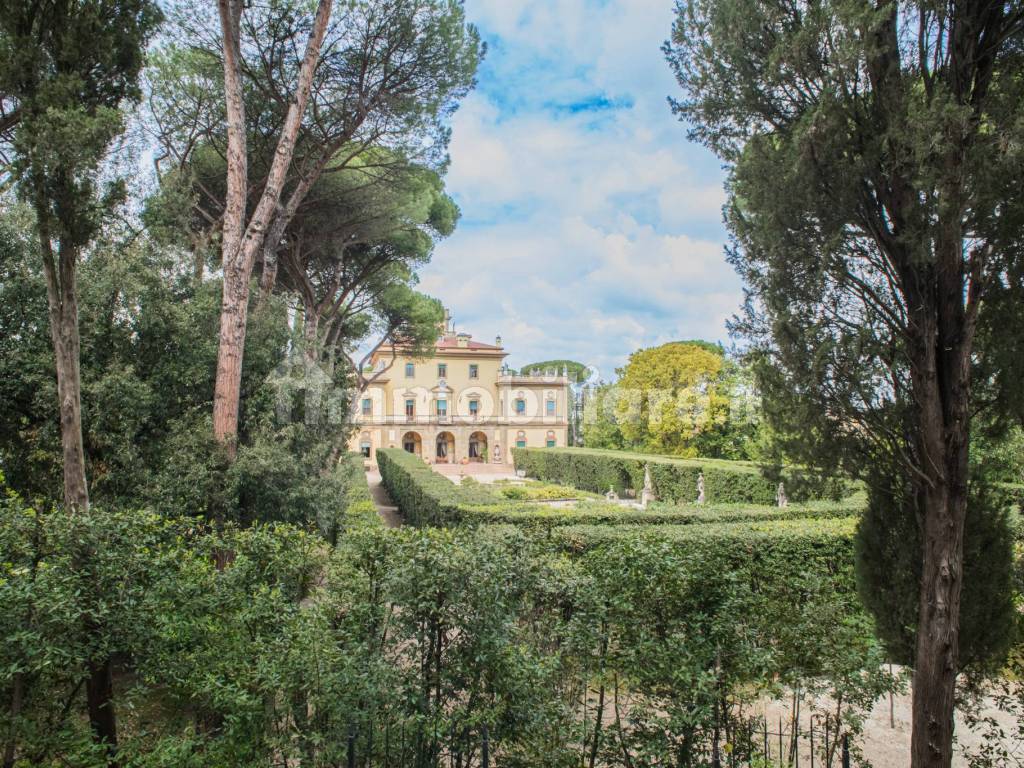 Affitto Appartamento in viale Ruggero Bacone. Roma. Buono stato ...