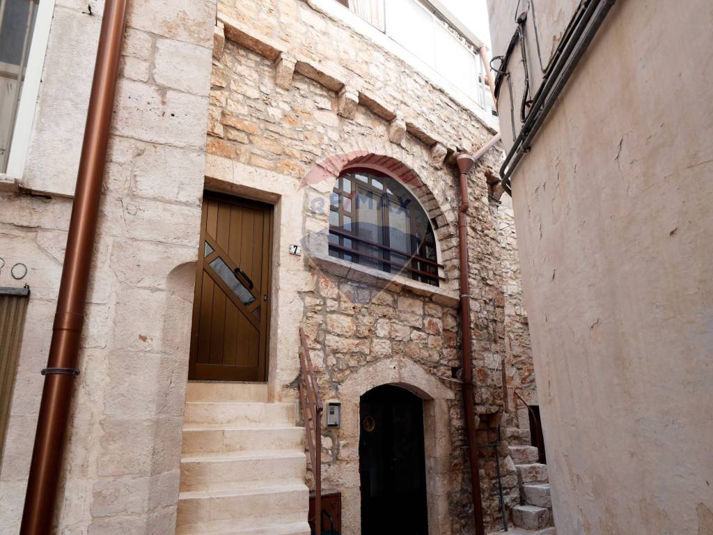 Vendita Terratetto unifamiliare in Vico Mario De Donato 7 Turi. Buono ...