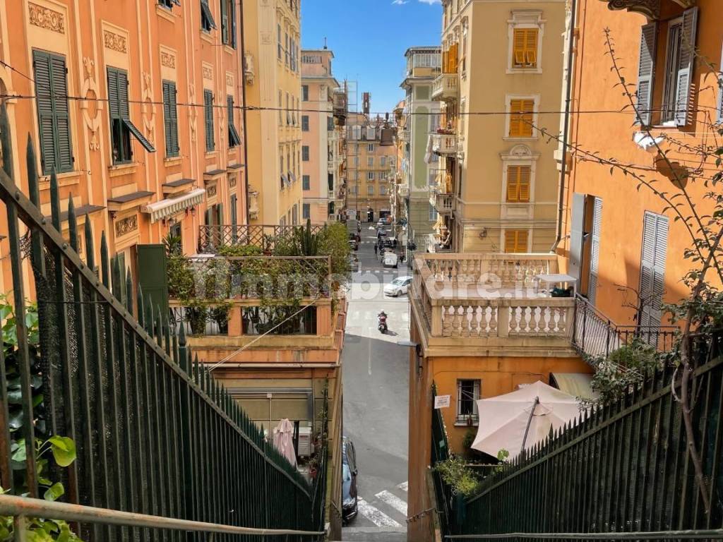 Vendita Appartamento in via Giacomo Balbi Piovera 12. Genova. Buono ...