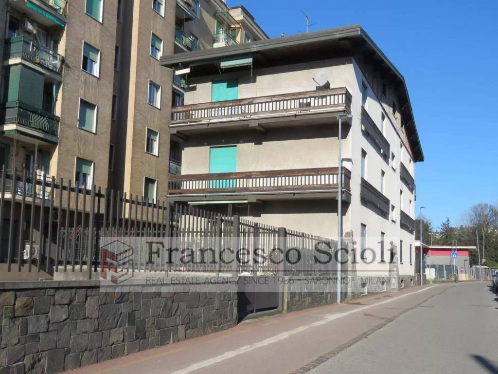 Vendita Appartamento Saronno. Trilocale in via Varese 33,. Da ...