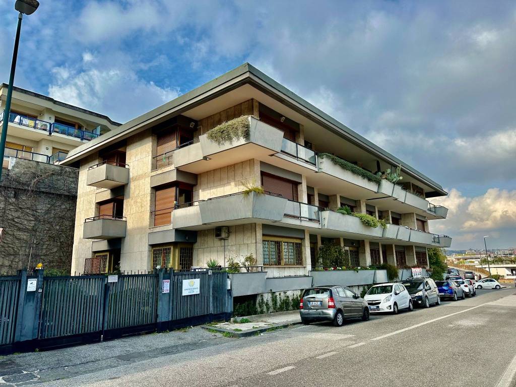 Vendita Appartamento in via Stazio 33. Napoli. Da ristrutturare, primo ...