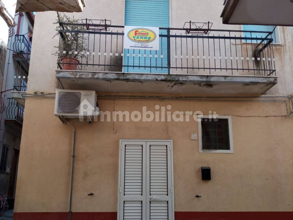 Vendita Terratetto unifamiliare in via Notar Pinsero 15 Scicli. Buono ...