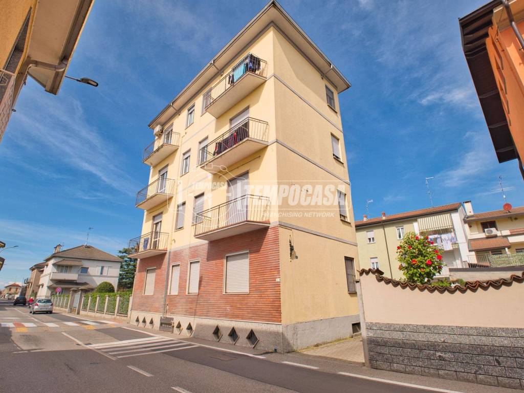 Vendita Appartamento Romentino. Trilocale in via Gambaro Battista ...