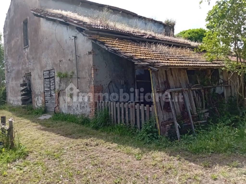 Vendita Casa colonica in Strada Provinciale Segheria Latina. 64 m², rif ...