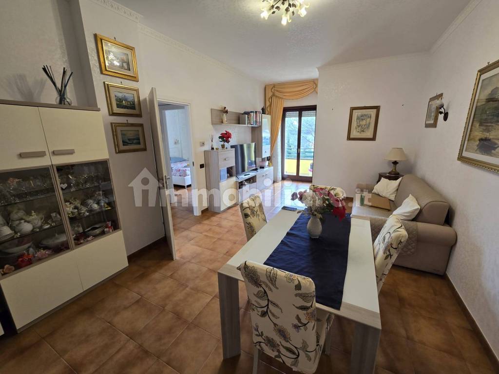 Vendita Appartamento Roma. Trilocale in via di Selva Nera 93. Buono ...