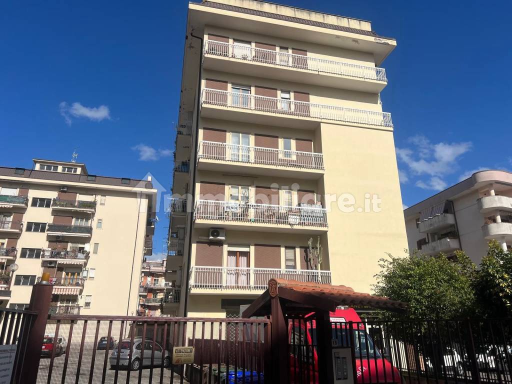 Vendita Appartamento in via Francesco Colelli. Lamezia Terme. Buono ...