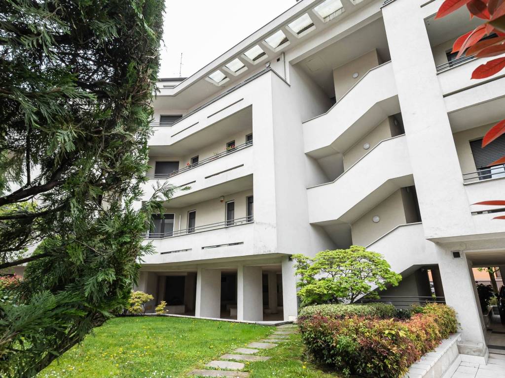 Vendita Appartamento Mariano Comense. Trilocale in via Giacomo Matteotti 5. Buono stato, quarto ...