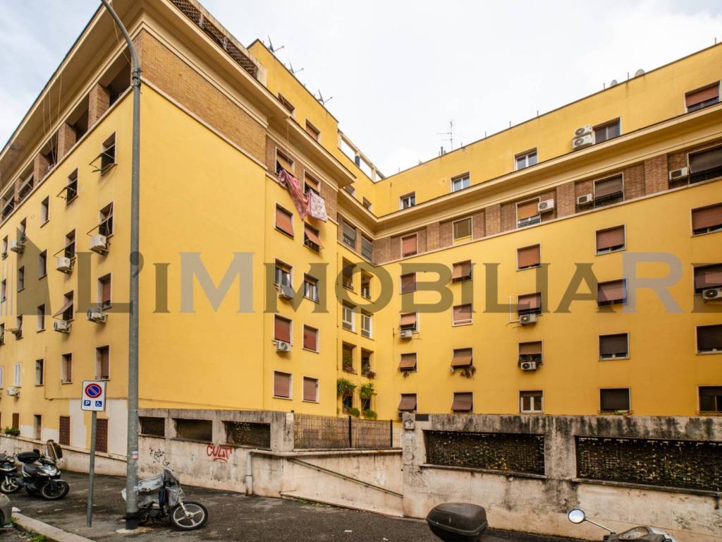Vendita Appartamento Roma. Trilocale in via Paola Falconieri. Ottimo ...