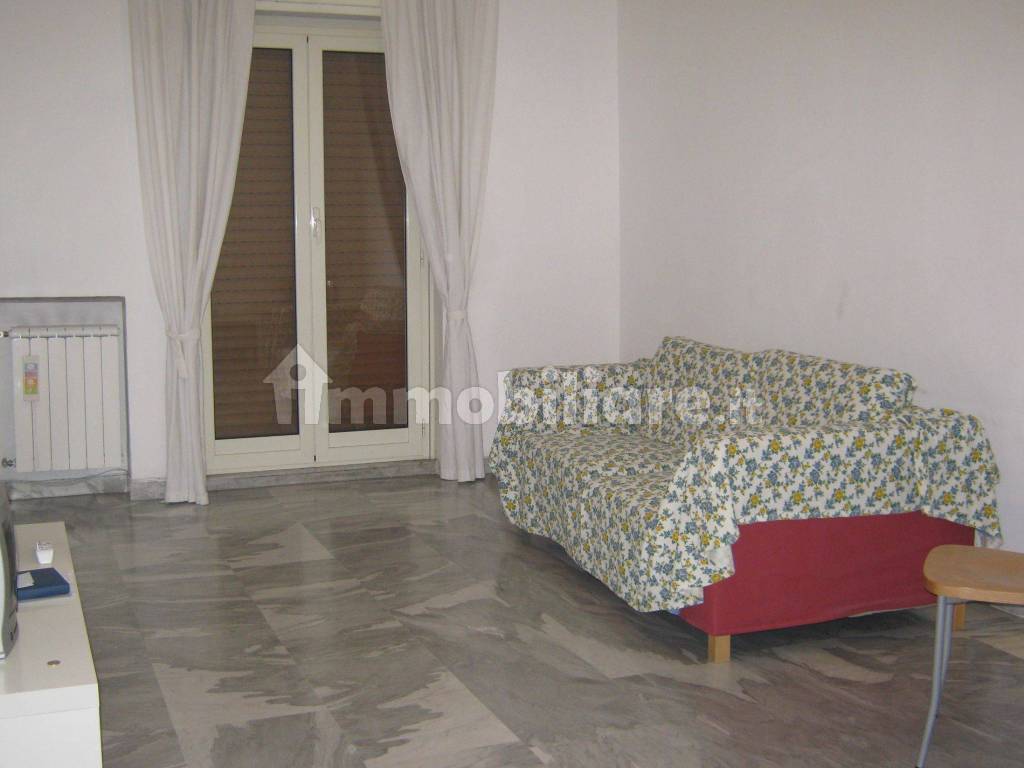 Affitto Appartamento Roma. Bilocale in piazza dei Consoli 11. Buono ...