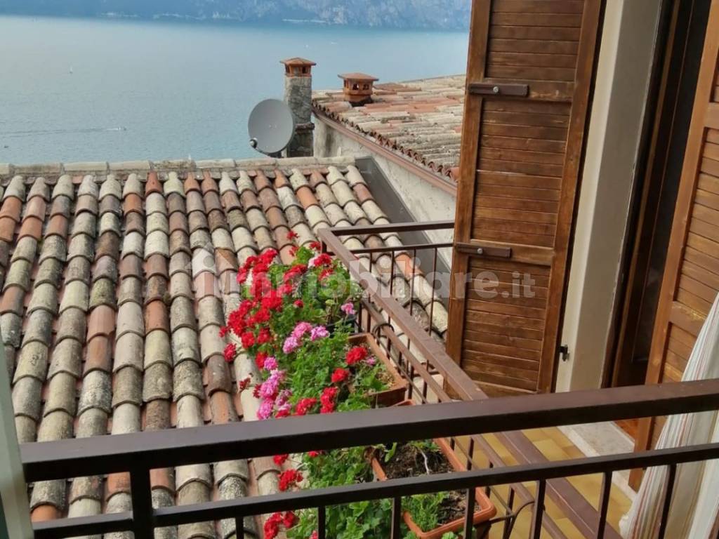 Affitto Appartamento Brenzone sul Garda. Trilocale in via Prada 10 ...