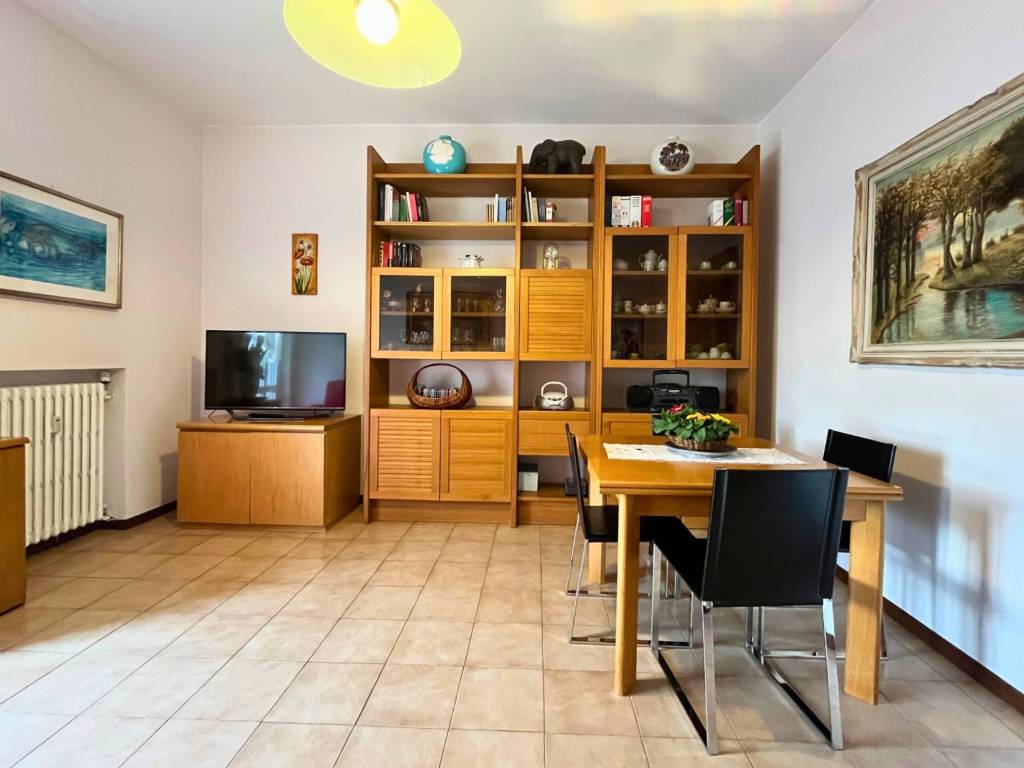 Vendita Appartamento Casatenovo. Trilocale in via Generale Giuseppe ...