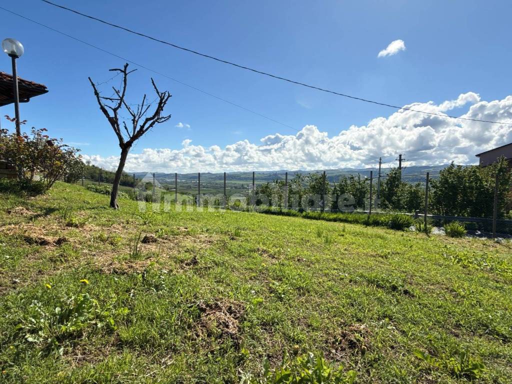 Vendita Terratetto unifamiliare in frazione Castelrotto Guarene. Buono ...