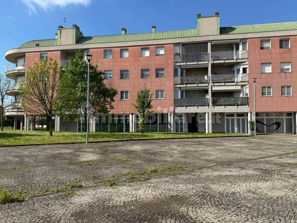 Locale commerciale piazza dei Popoli 13, Pioltello, Rif. 120076972 ...