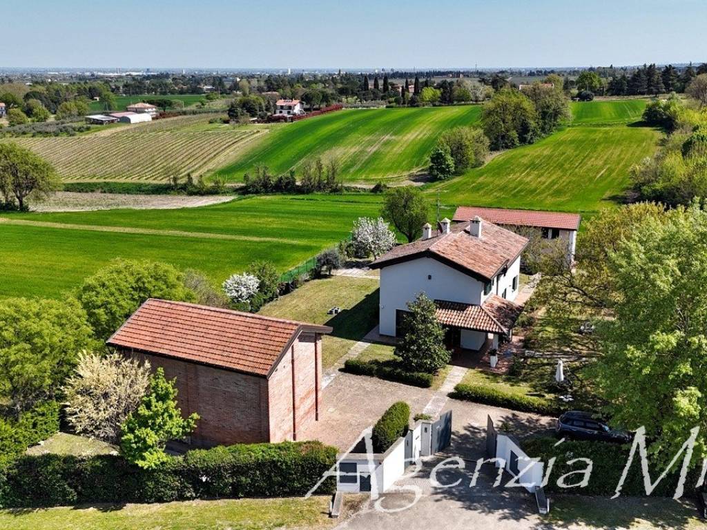Vendita Villa unifamiliare in via Vigne Nuove Dozza. Ottimo stato ...