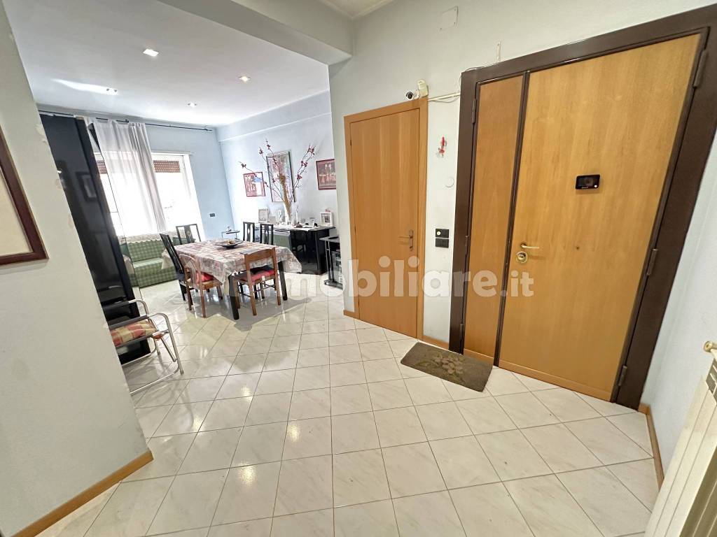 Vendita Appartamento Roma. Trilocale in via Adolfo Apolloni. Buono ...