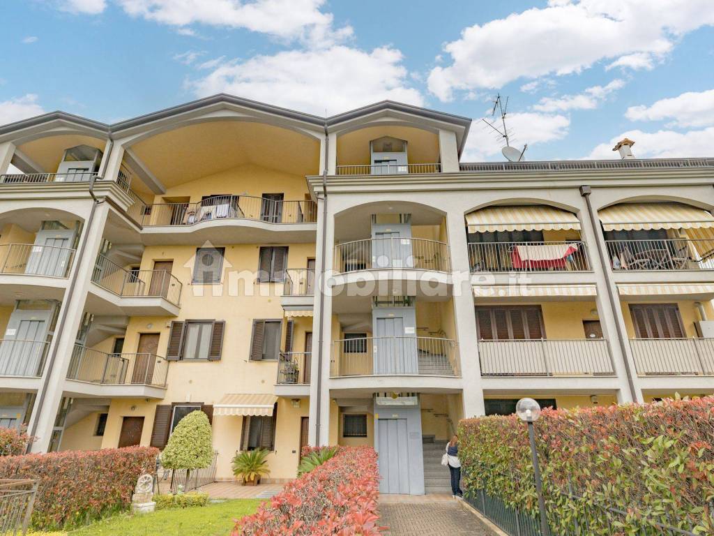 Rent Apartment Busnago. 2-room flat in via Strada Vecchia 18. Excellent ...