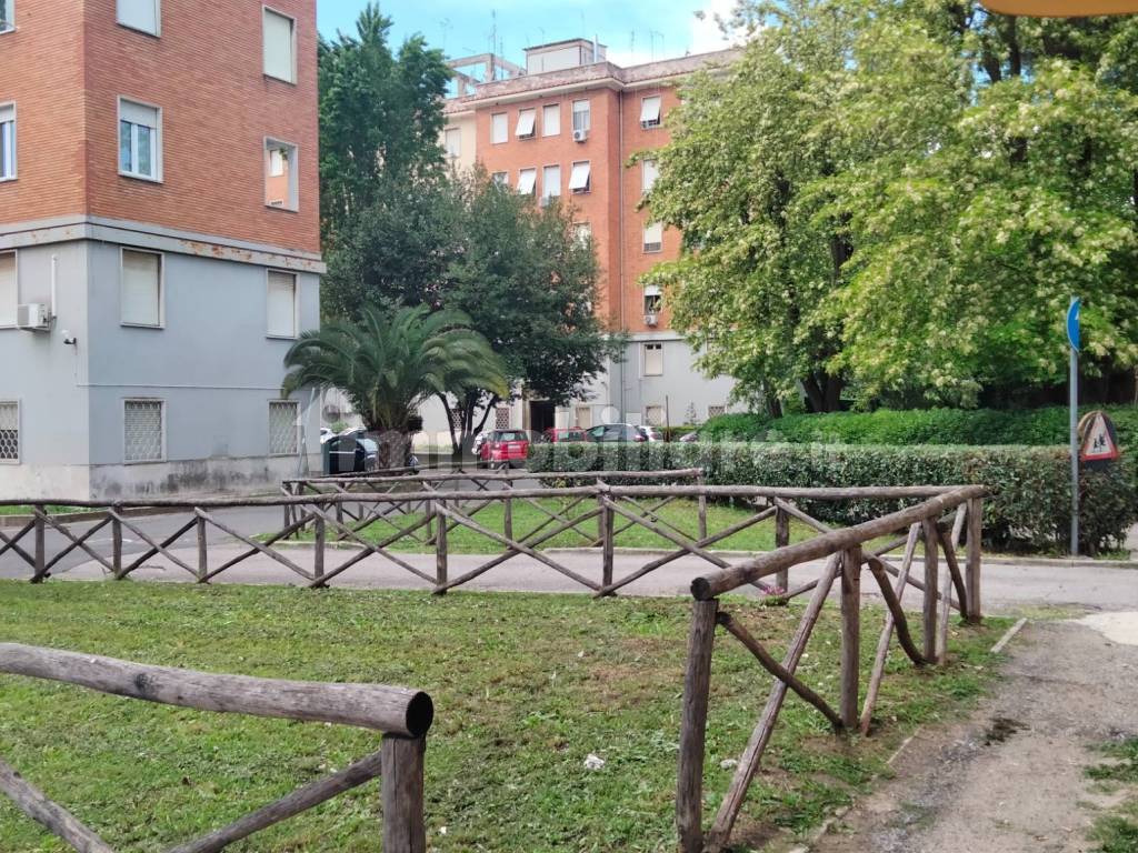 Sale Apartment Rome. 3-room flat in via Trionfale. First floor, ref ...