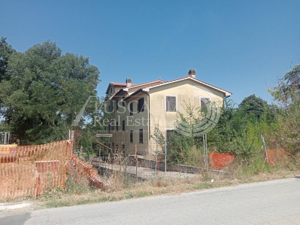 Vendita Appartamento in Case Sparse. Cortona. Da ristrutturare, su più ...