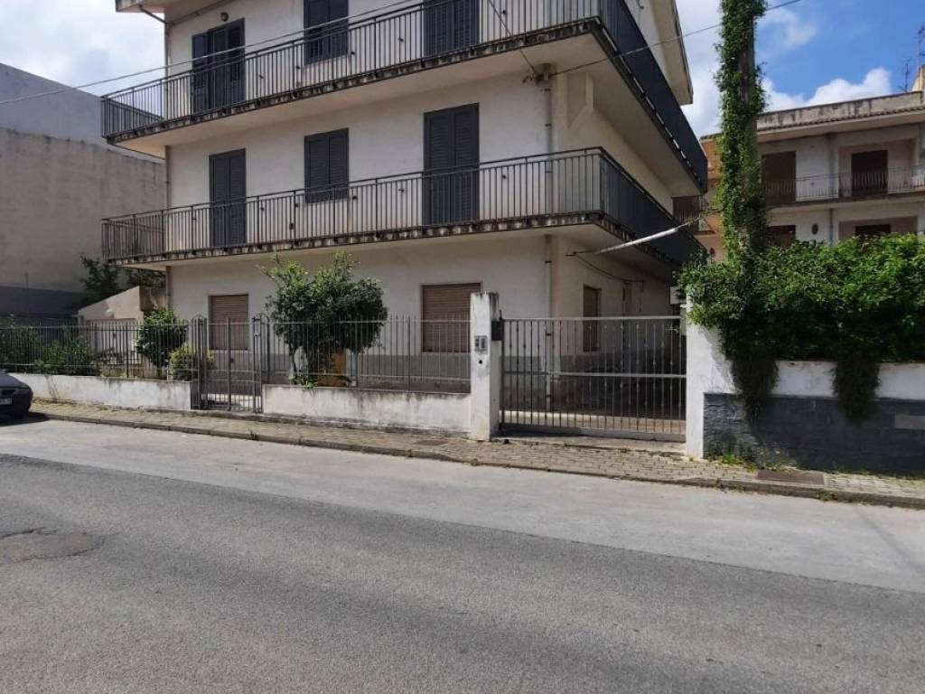 Vendita Appartamento Torregrotta. Quadrilocale in via Messina 39. Nuovo, primo piano, con ...