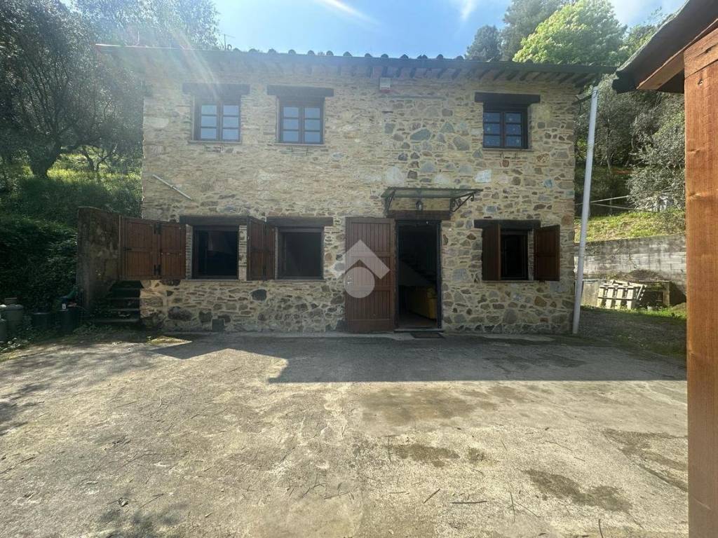 Affitto Terratetto unifamiliare in via della ruga Capannori. Buono stato, posto auto ...